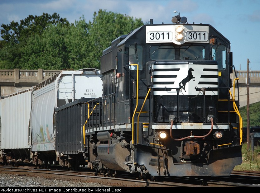 NS 3011 leads an eastbouind local